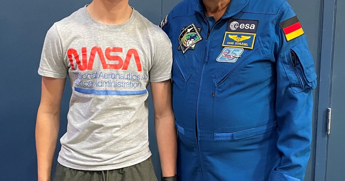Fourth Year pupil, Declan, meets German astronaut, Hans Schlegel ...