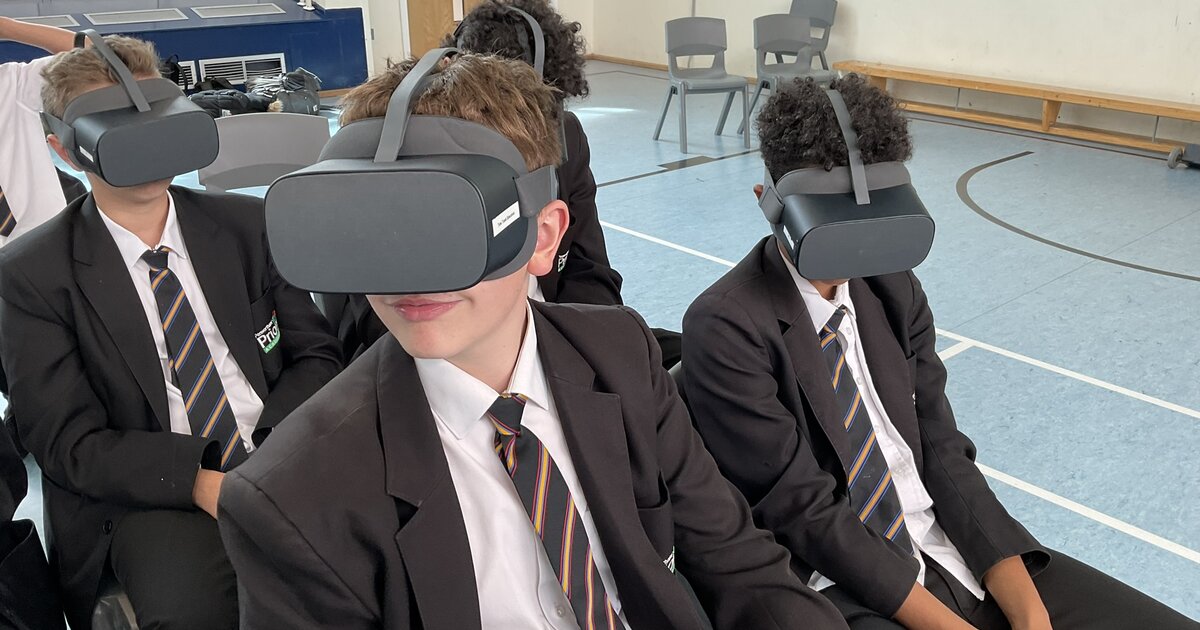 Year 8 experience life in the trenches with VR technology | Penwortham ...